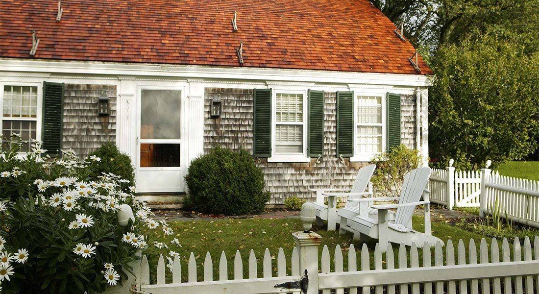 Take a Photo Tour of Captain’s House Inn